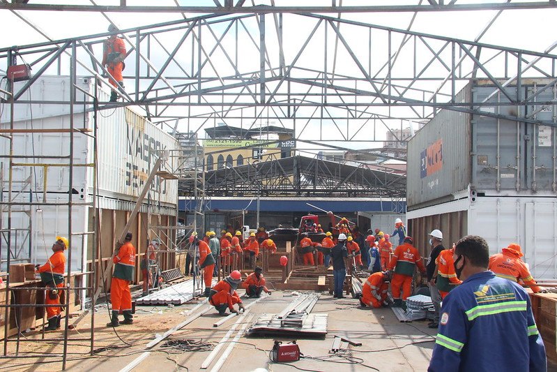 Construção da feira flutuante da Manaus Moderna chega à fase final