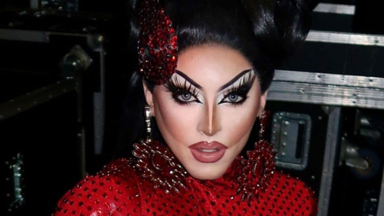 Drag queen estrela de reality show morre aos 28 anos