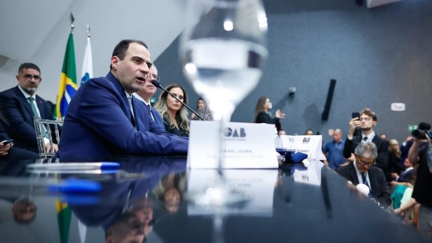 Beto Simonetti é reeleito presidente da OAB por unanimidade