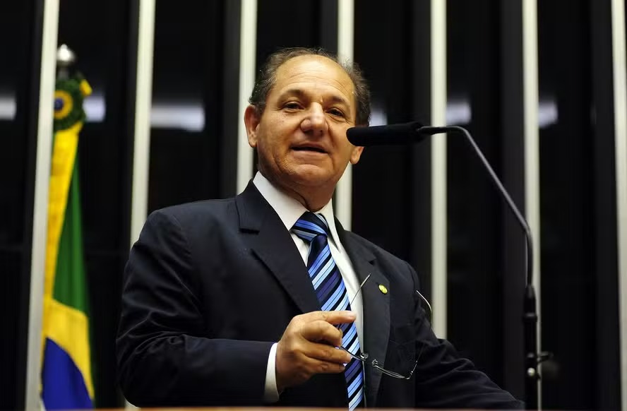 Suplente de Eduardo Bolsonaro assume mandato na Câmara dos Deputados