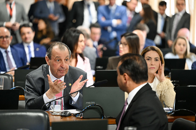 Omar Aziz causa indignação ao dizer que narcotraficantes não matam ...
