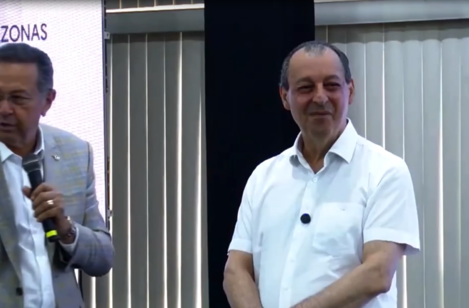 Omar Aziz diz que Igreja Assembleia de Deus lhe dá muita sorte
