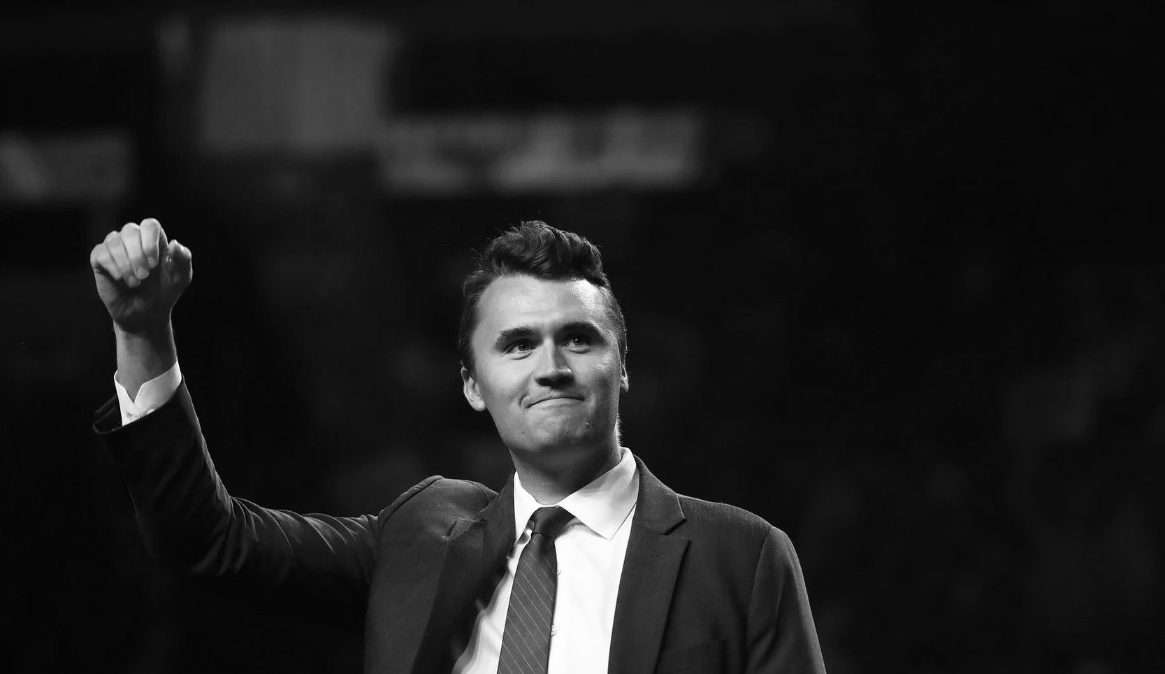 Saiba quem era Charlie Kirk que morreu após ataque a tiros nos EUA