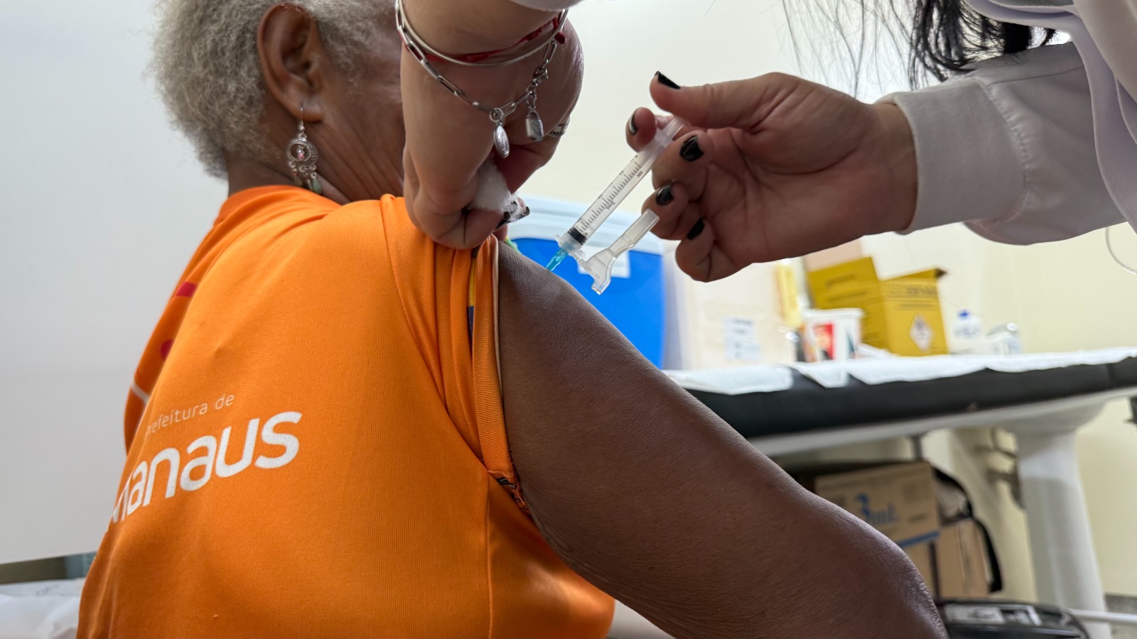 Manaus inicia vacinação contra Influenza (gripe) com foco em crianças ...