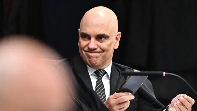 Moraes define dias de visita de Michelle e filhos a Bolsonaro na Papudinha