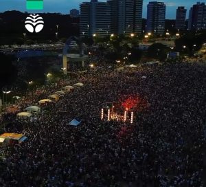 Milhares de cristãos participaram do evento “Amanhecer Manaus” durante ...