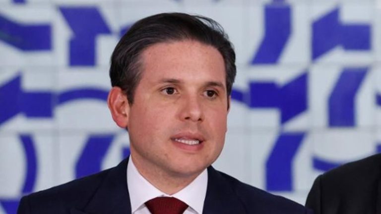 PEC da jornada 5x2 deve começar a valer ainda em 2026, diz Hugo Motta