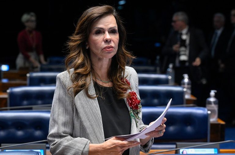 Senado aprova piso de R$ 5,1 mil para professores e muda regra de reajuste