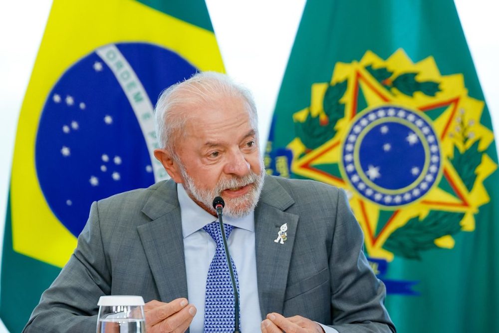 Lula reage a possível tarifaço dos EUA e chama filhos de Bolsonaro de ...