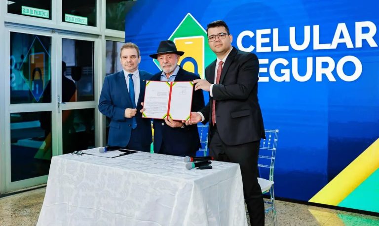Lula transforma Celular Seguro em política permanente e cria banco ...